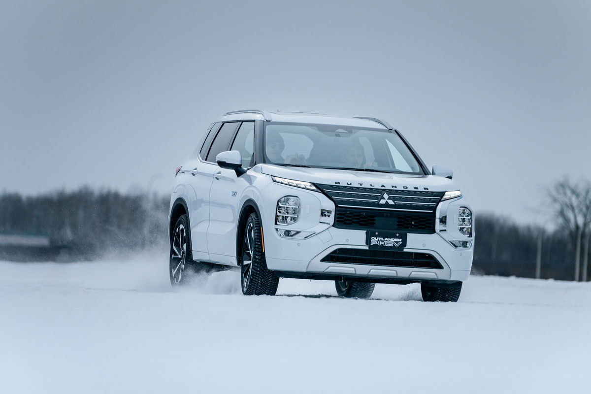 Outlander Plug-In Hybrid Wins 2024 Motorweek Drivers’ Choice Award ...